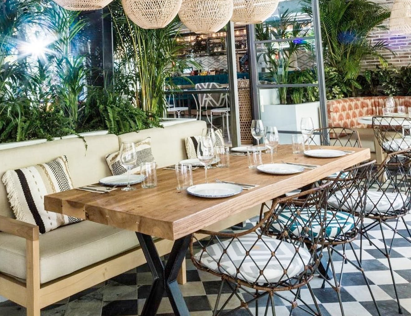 Sus locales - Grupo LALALA